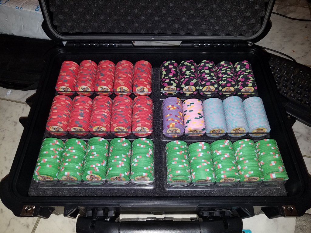 trouble deciding which configuration for apache 4800 case | Poker Chip ...