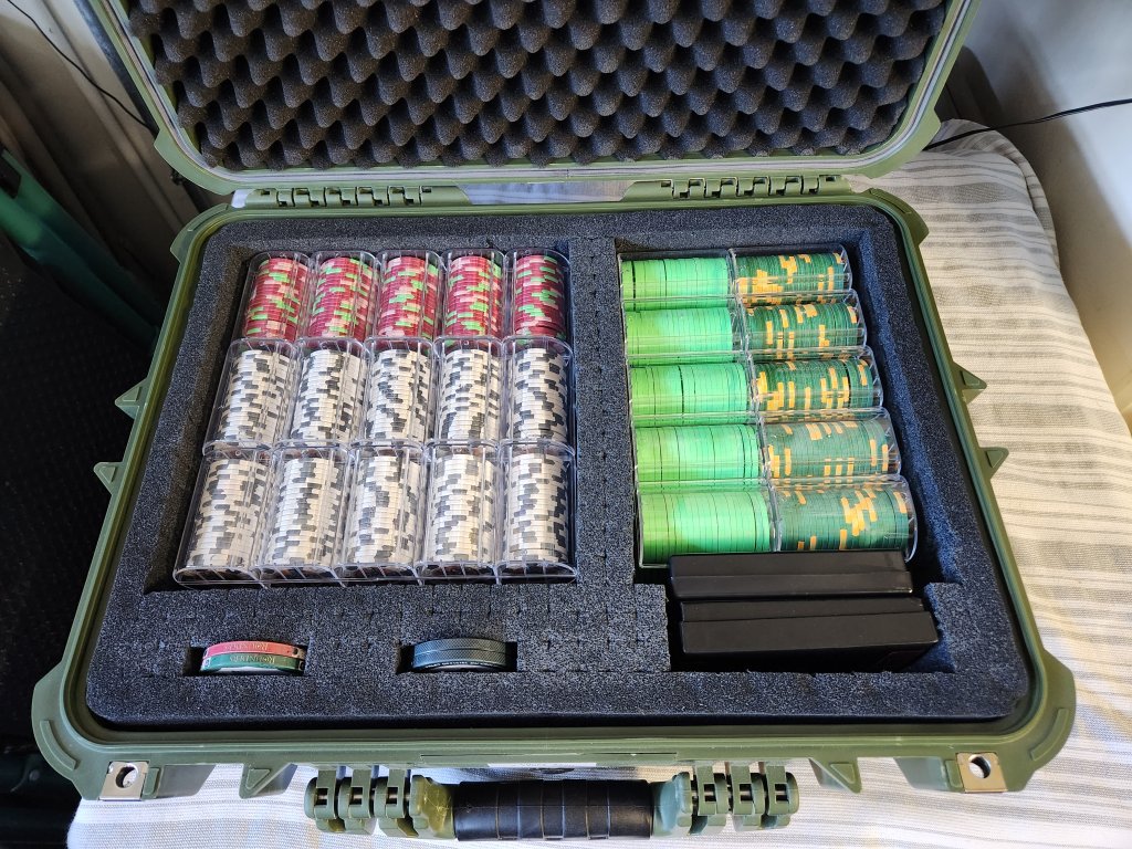 800 chips in Apache 4800 | Poker Chip Forum
