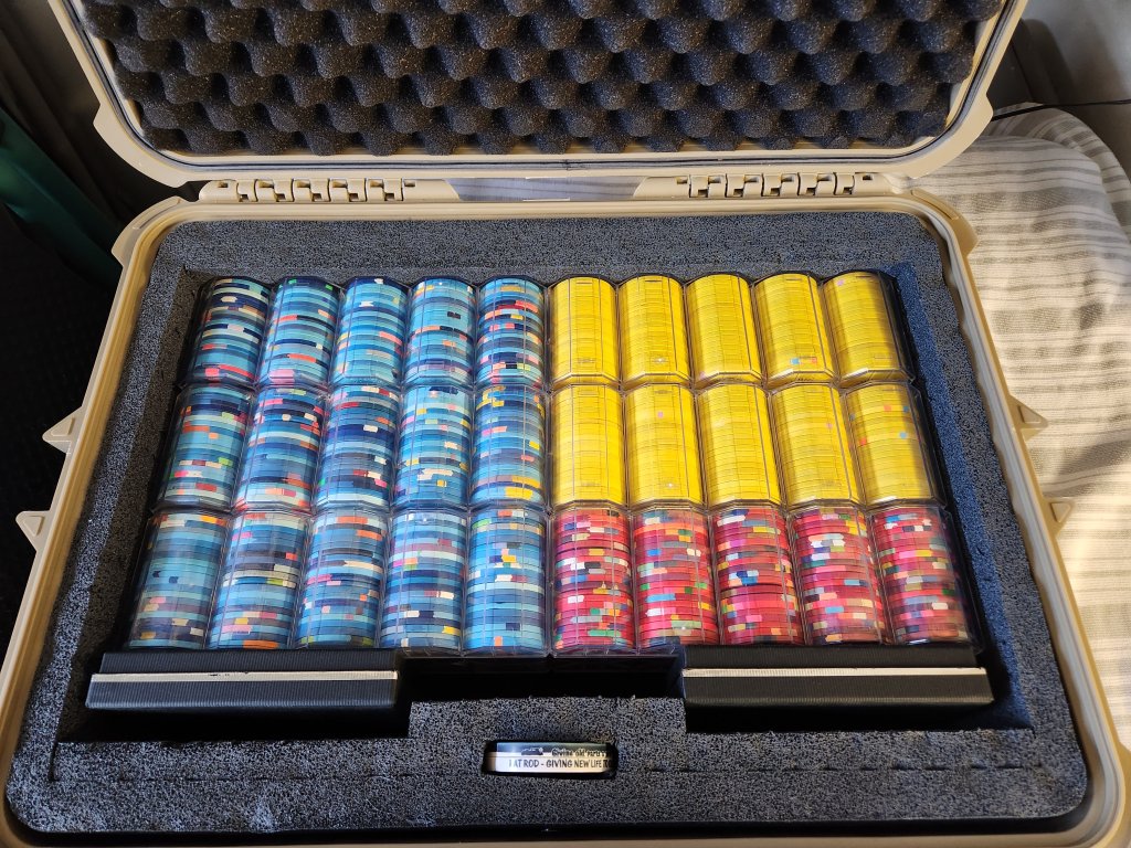 800 chips in Apache 4800 | Poker Chip Forum