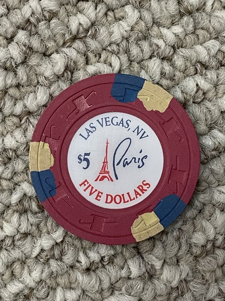 Found - 5 chips Paris LV $5s | Poker Chip Forum