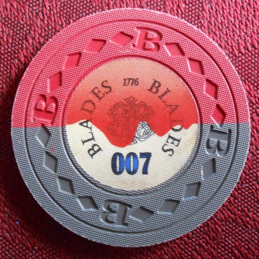 Blades V1 by Phantom | Poker Chip Forum